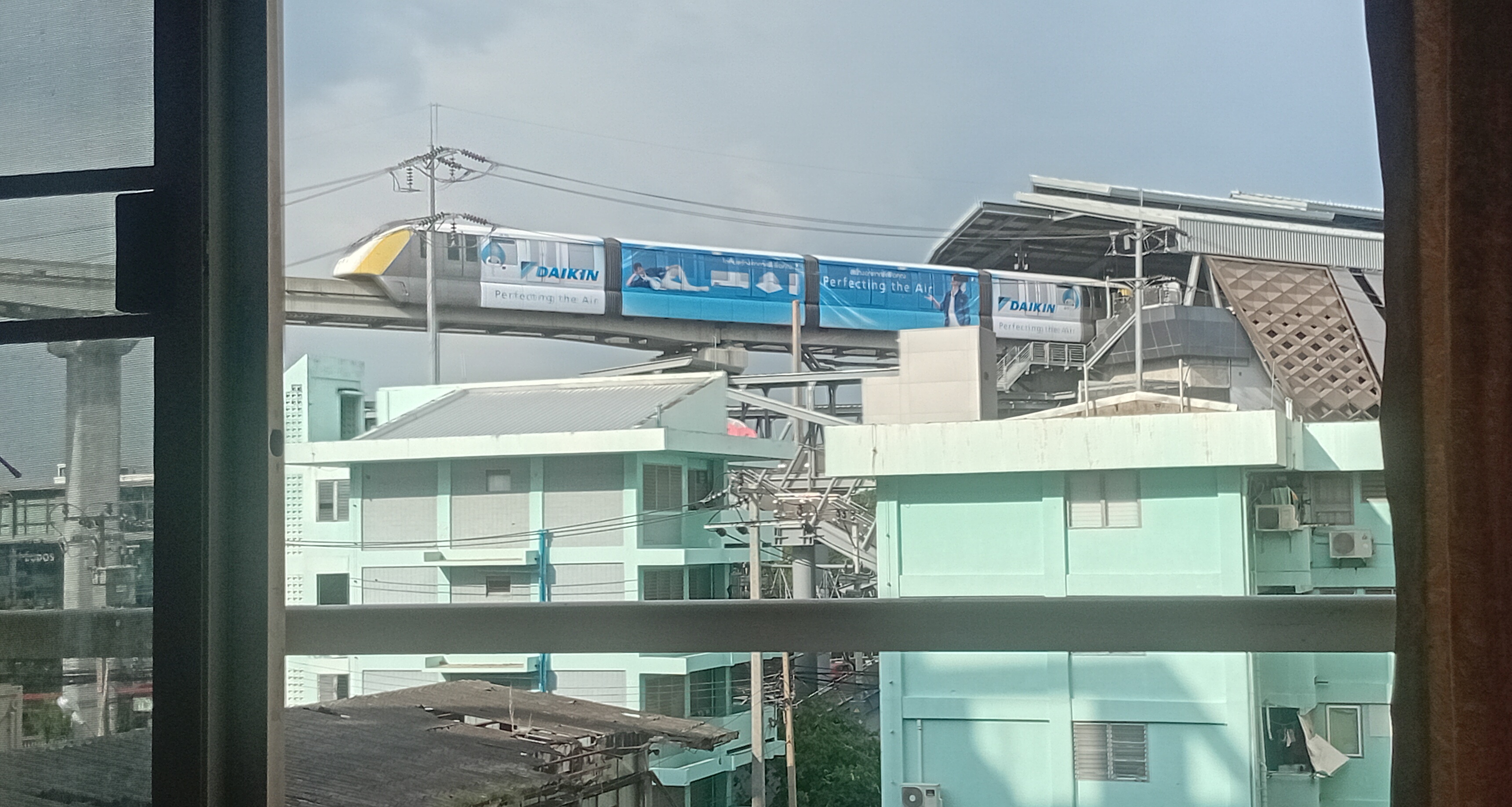 ลิพวิ่งเพลสคอนโดมิเนียม ลาดพร้าว140 | ENNXO