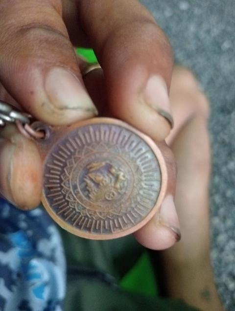 เหรียญหลวงพ่อคูณ รุ่นไพรีพินาศ ปลุกเสกสุริยปราคาเต็มดวง พ.ศ.2538 | ENNXO