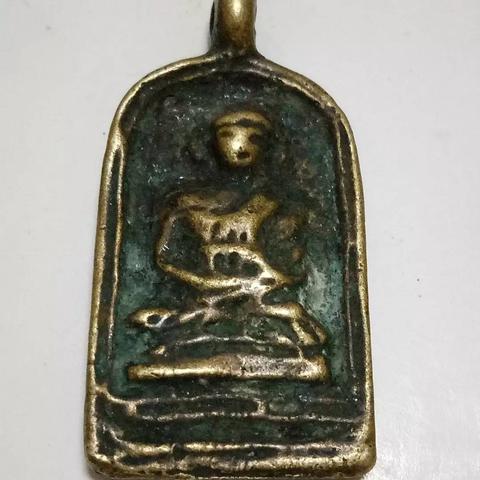 เหรียญหลวงพ่อไปล่ วัดกำแพง กทม ที่ระฤก ปี๒๔๗๘ สอบถาม☎0865742988 https://youtube.com/@atelut line ...