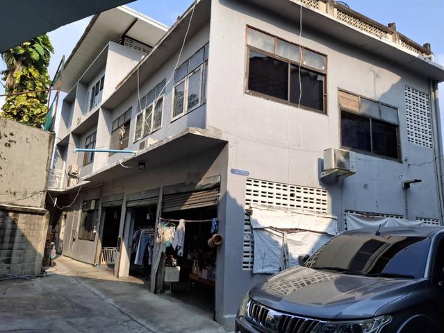 ขาย ที่ดิน พร้อมสิ่งปลูกสร้าง เนื้อที่ 99 ตรว ติดถนนเจริญกรุง อยู่ระหว่างซอย 80-82 | ENNXO