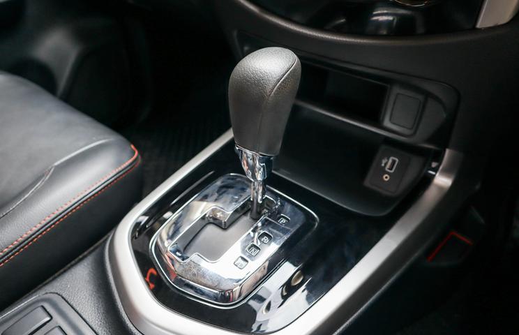 NISSAN NAVARA NP 300 DOUBLE CAB CALIBRE 2.5 EL BLACK EDITION 2 2020 | ENNXO