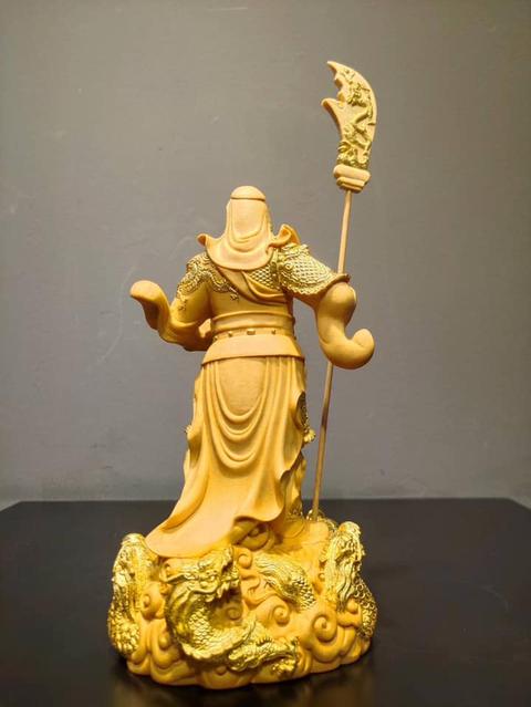 เทพเจ้ากวนอูปางประทรัพย์ ไม้หอมฮิโนกิ เดินเส้นทองคำแท้ สูง 23 กว้าง 12 ลึก 12 ซม. | ENNXO