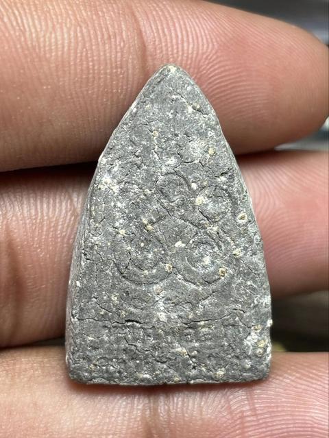 พระรูปเหมือนผงกระดูกผี รุ่น 1 หลวงพ่อฮก วัดท่าข้าม ปี 2525 | ENNXO