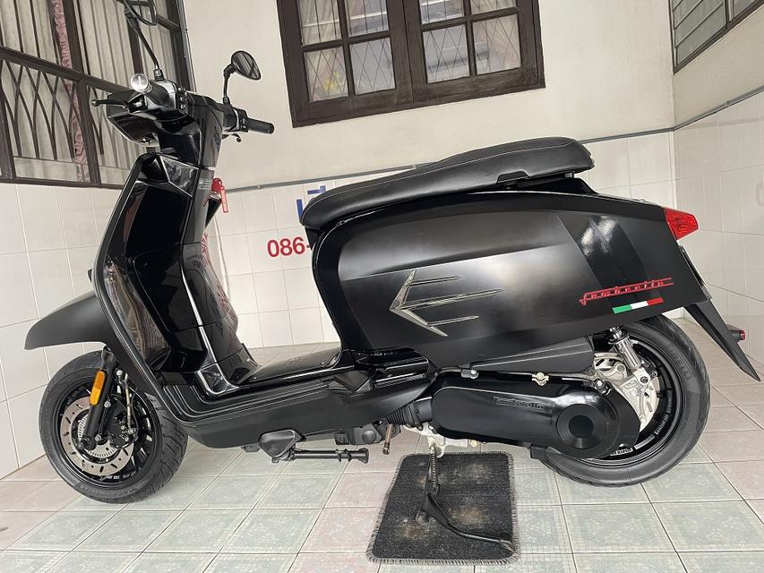 V200 GP กุญแจ3ดอก รถมือเดียว สมุดคู่มือครบ สภาพมือ1 สีเดิมบางๆ ตัวถังสวย ไม่เคยล้ม ไม่เคยชน วิ่ง ...