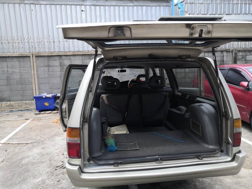 Toyota Hilux Mighty-X Van' 96 | ENNXO