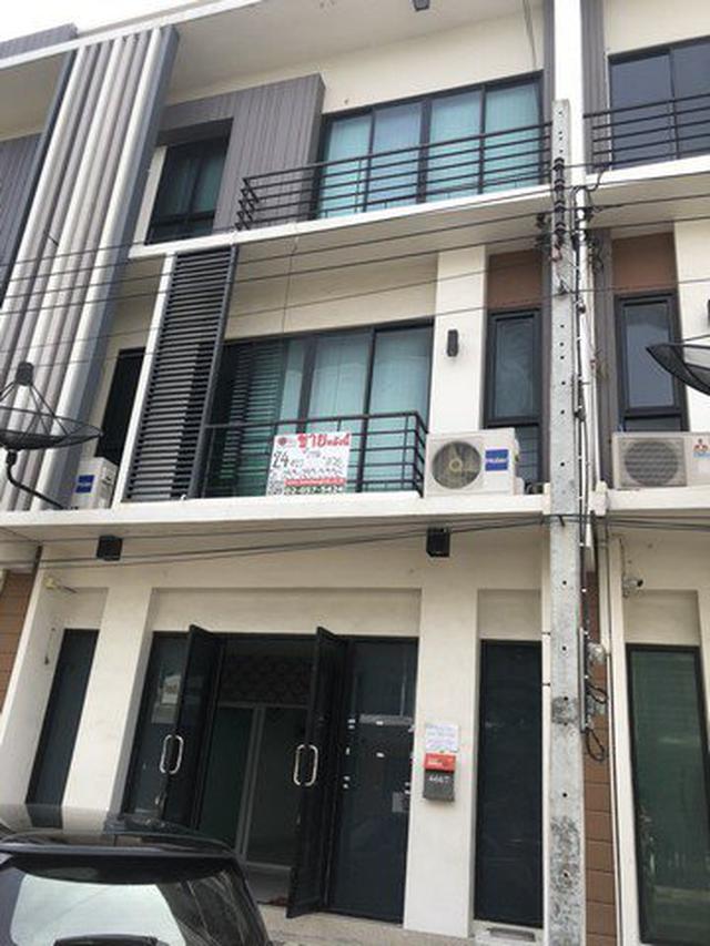 ขาย ซิลค์ทาวน์ โฮมออฟฟิศ 3 ชั้นครึ่ง ติดตลาดเอซี สายไหม 15 | ENNXO