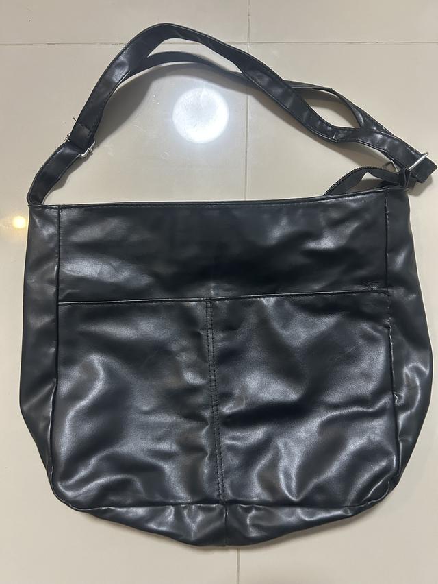 1) กระเป๋าสะพายข้างของ GOICHA 2.) กระเป๋าวินเทจสีดำ | ENNXO