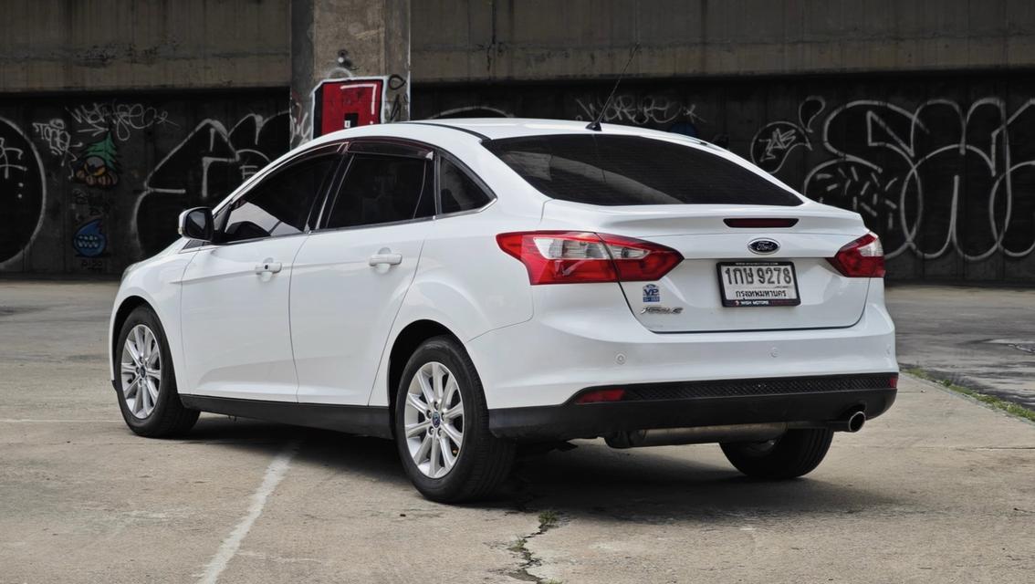 Ford Focus 2.0 Sunroof 4D ปี 2013 | ENNXO