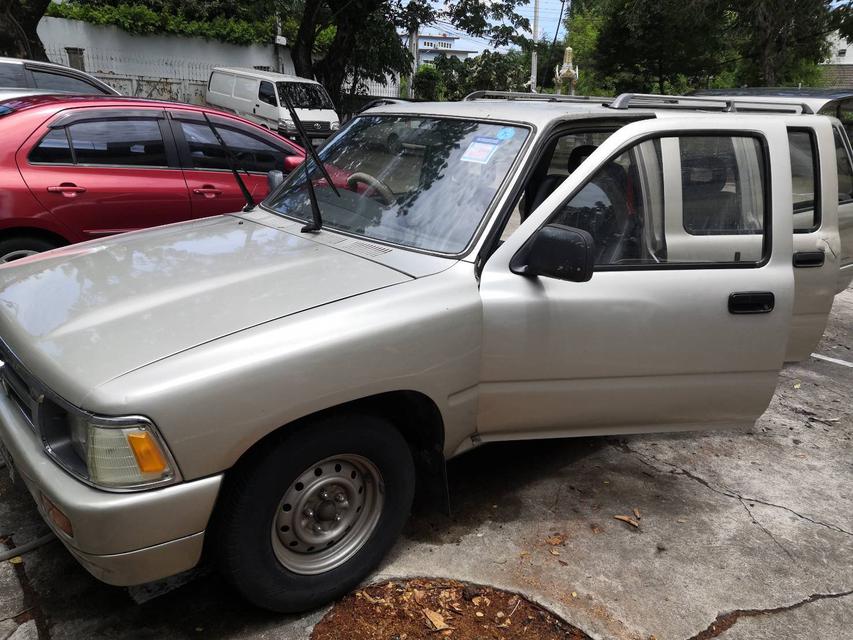 Toyota Hilux Mighty-X Van' 96 | ENNXO