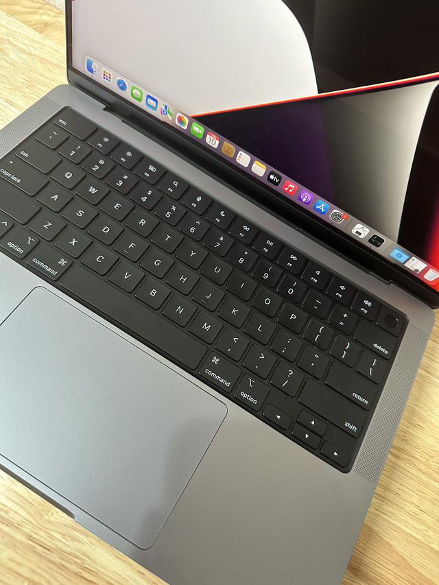 MacBook Pro 14 inch Chip M1 Pro Ram 32 SSD 4 tb | ENNXO