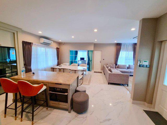 เทพรักษ์ 112 ตรว. 4นอน 5คัน สุขาภิบาล5 MRTวัชรพล คฤหาสน์หรู 2ชั้น | ENNXO