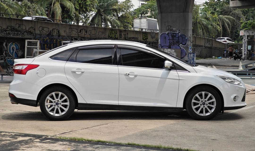 Ford Focus 2.0 Sunroof 4D ปี 2013 | ENNXO