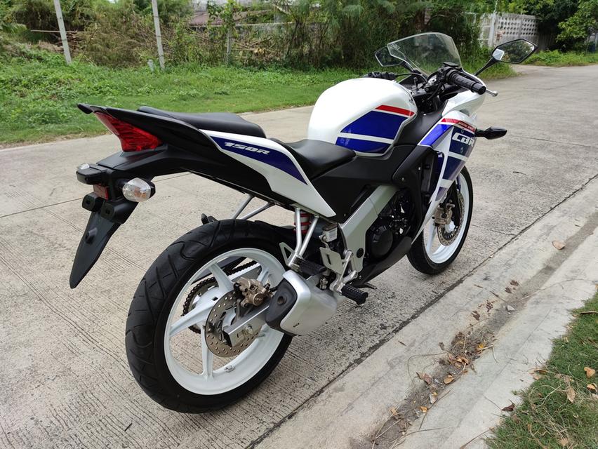 ใช้เพียง 9 พัน km. Honda Cbr 150r | ENNXO