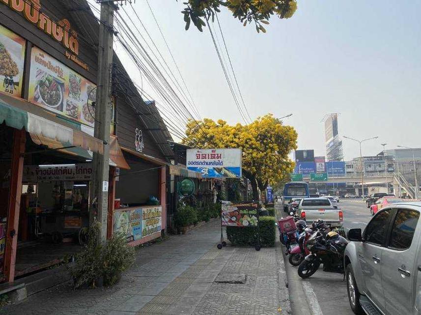 ให้เช่าล็อกขายข้าวมันไก่ อาหารว่างและผลไม้ แถวพัฒนาการ 25 | ENNXO