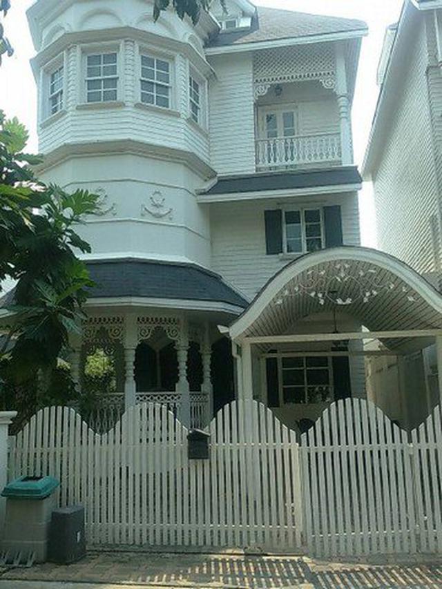 ให้เช่าทาวน์เฮาส์ 3 ชั้น บริเวณสุขุมวิท 107 | ENNXO