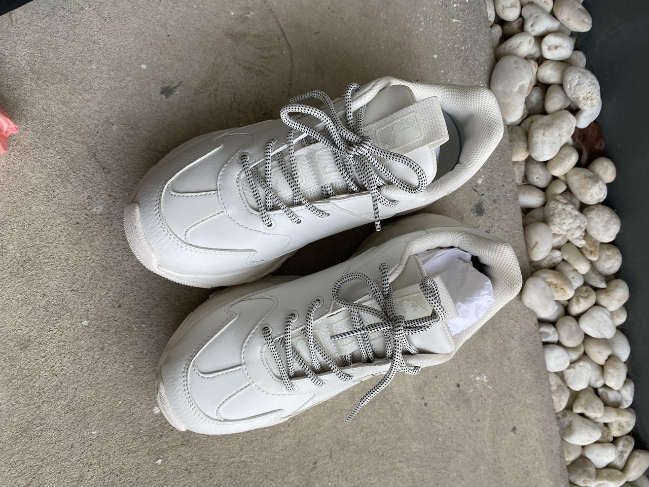 MLB รองเท้าผ้าใบ Unisex รุ่น 3ASHC101N 50IVS - สีขาวงาช้าง | ENNXO