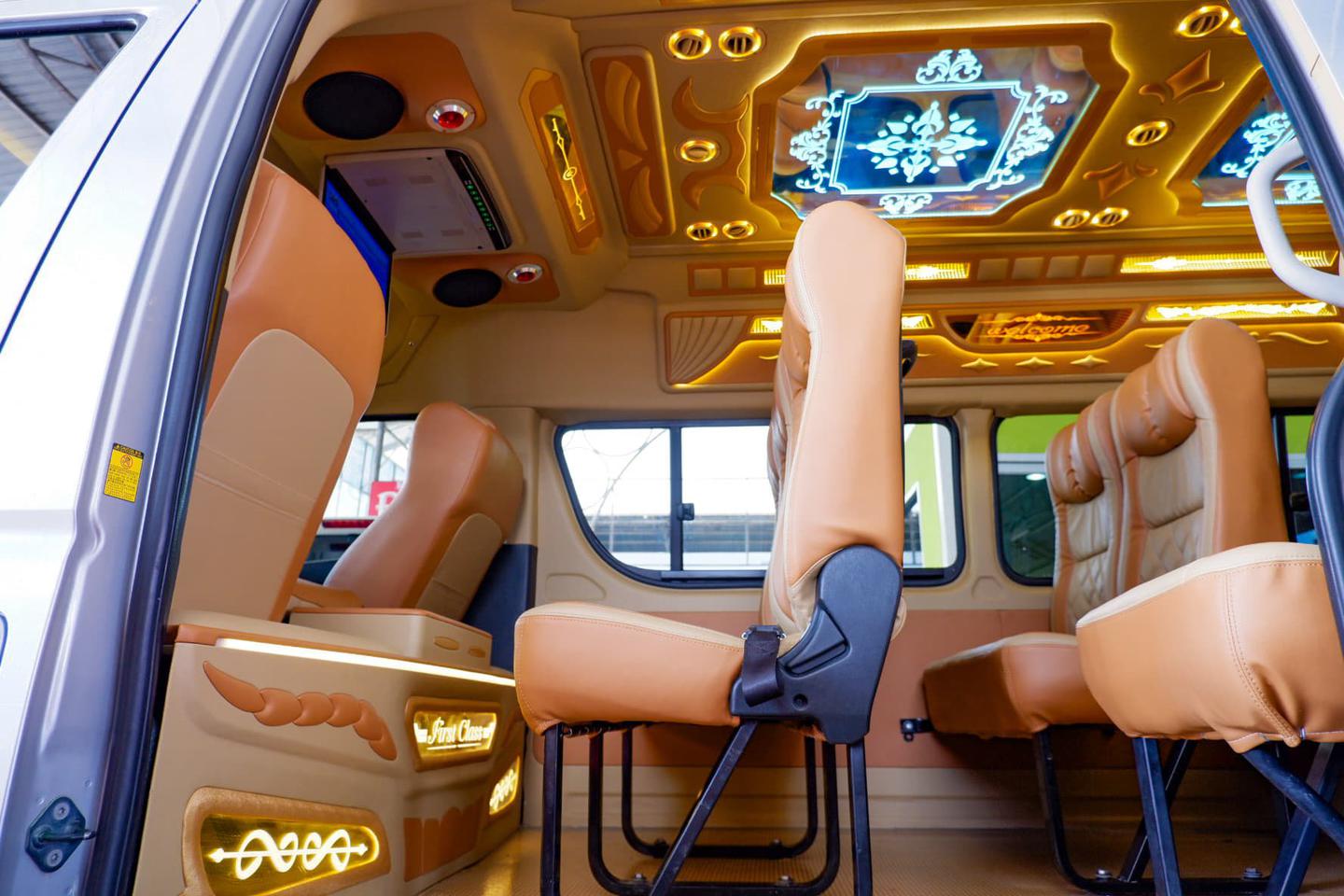 COMMUTER VIP ปี2013 ดีเซล 2,500cc. | ENNXO