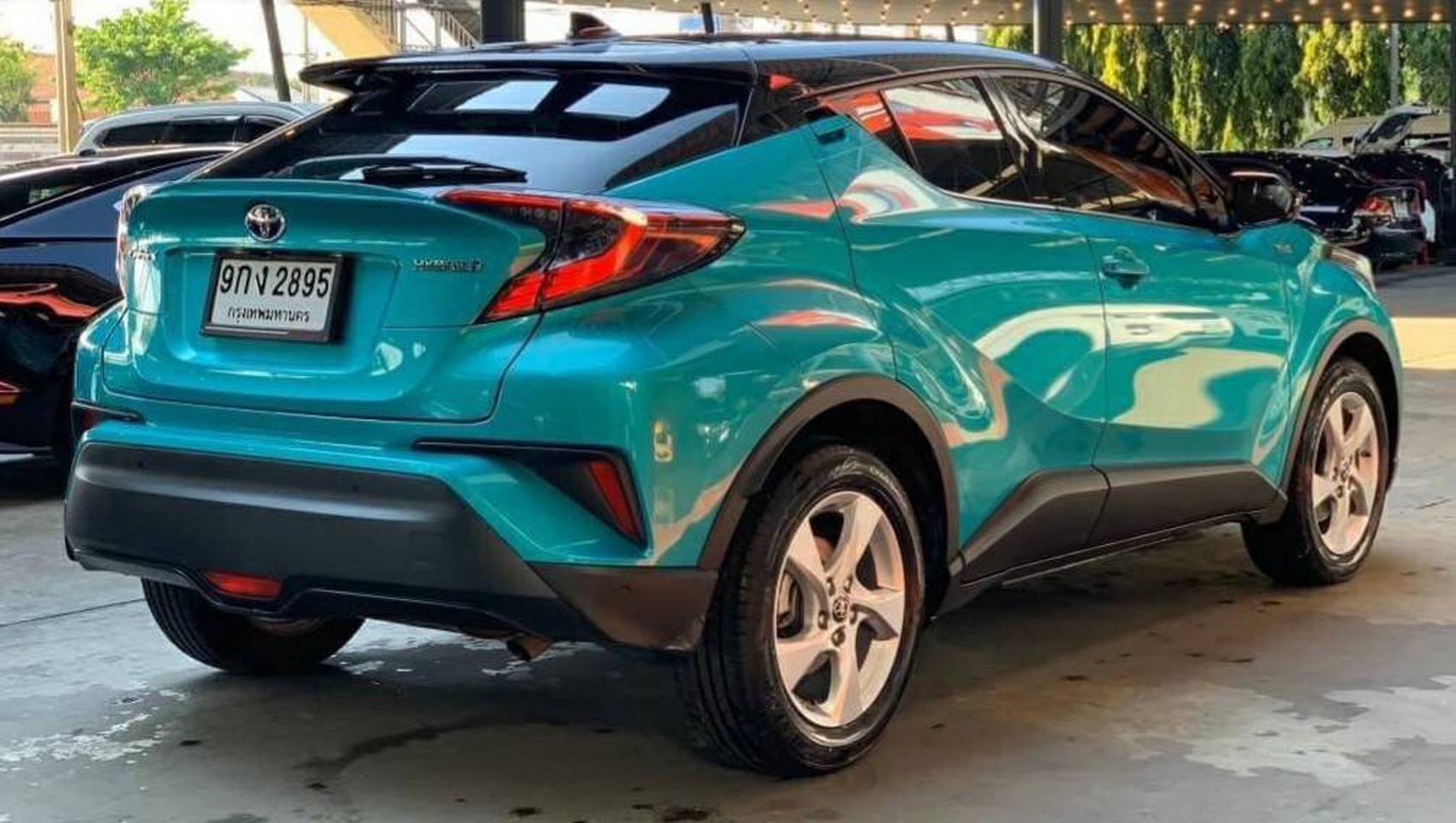 TOYOTA CHR 1.8 HYBRID HI สีเขียว เกียร์ออโต้ ปี 2019 รุ่น TOP สุด | ENNXO